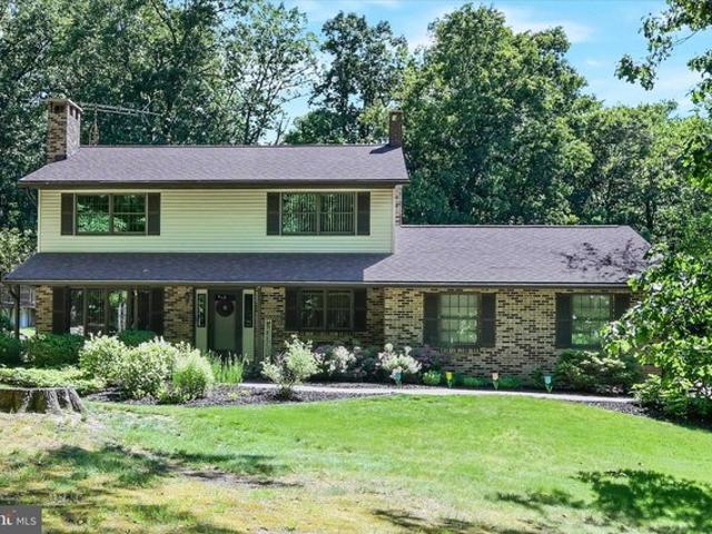4 NE Shue String Ln, Schuylkill Haven, PA 17972