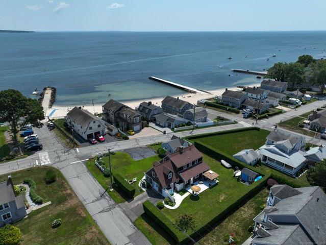 4 Nehantic Dr, East Lyme, CT 06357