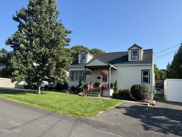 4 Neptune St, Rensselaer, NY 12144