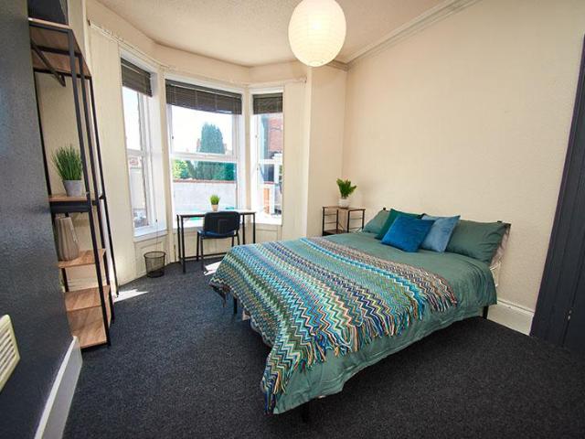 4 Newstead Grove, NOTTINGHAM NG1 4GZ 6 bed end of terrace house to rent £3,380 pcm £780 pw