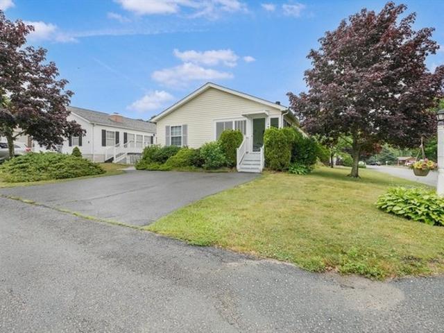 4 Nightingale Ln, Tiverton, RI 02878