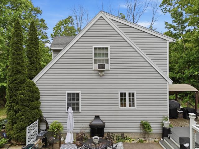 4 Norris Farm Road