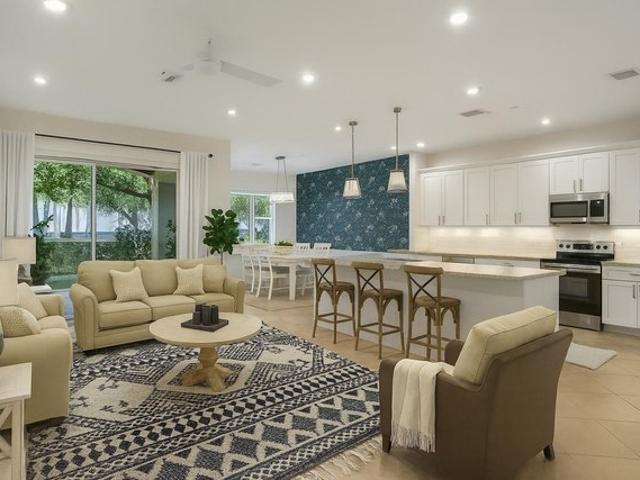 4 Nottingham Pl, Boynton Beach, FL 33426
