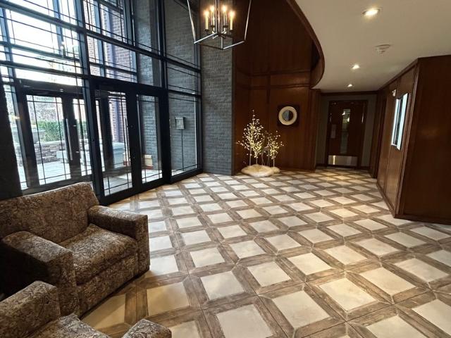 4 Oak Brook Club Drive # G205