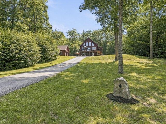 4 Oak Ridge Rd, Bethel, ME 04217