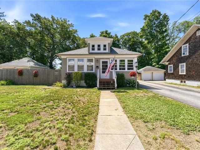 4 Oak St, West Warwick, RI 02893