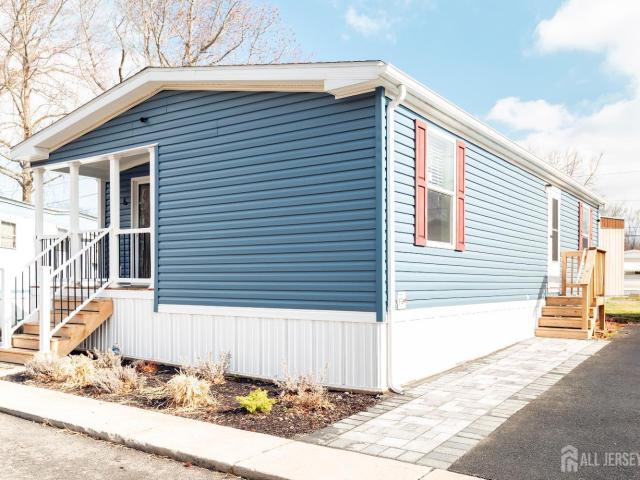 4 Oakdale Village Drive