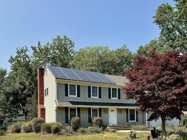 4 Oakwood Ln, Little Silver, NJ 07739