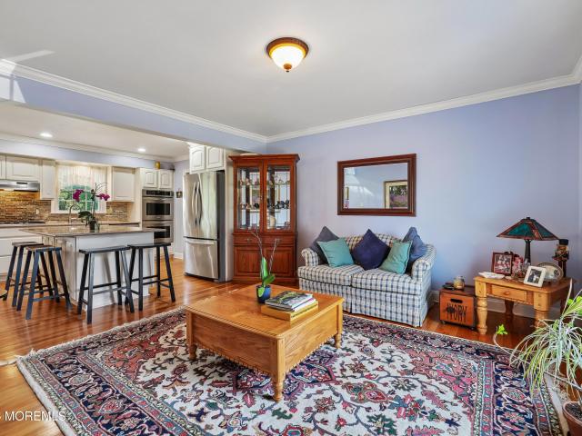 4 Oakwood Lane