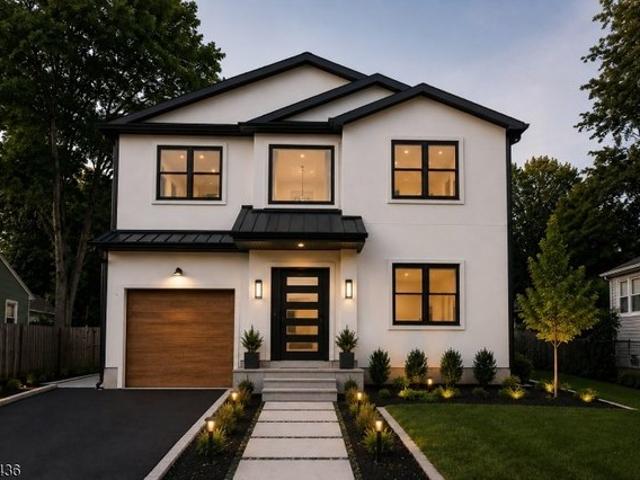 4 Atkins Ct, Clifton, NJ 07013