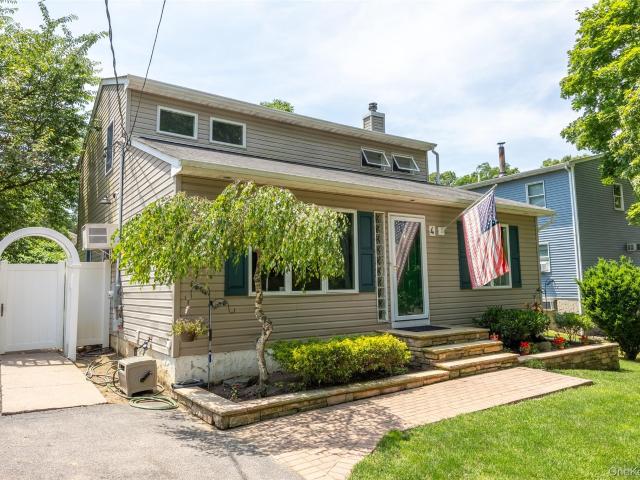 4 Awixa Pl, Selden, NY 11784 | MLS #984152 | Compass