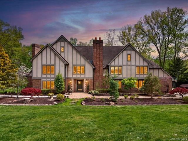 4 Abbey Rd, Orangeburg, NY 10962