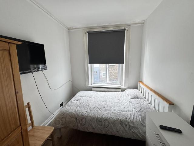 4 Adelaide Grove, London W12, Room to rent, £810 pcm | PrimeLocation
