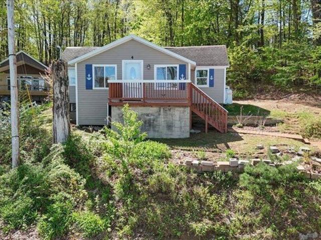 4 Aft Ct, Stillwater, NY 12866