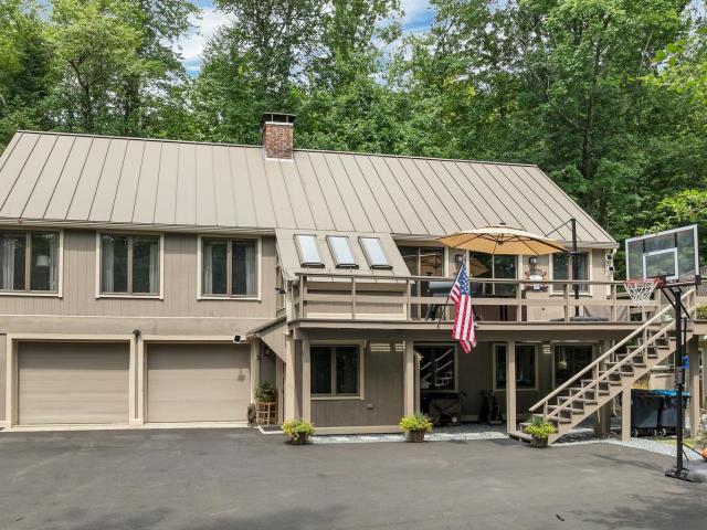 4 Anderson Pond Road
