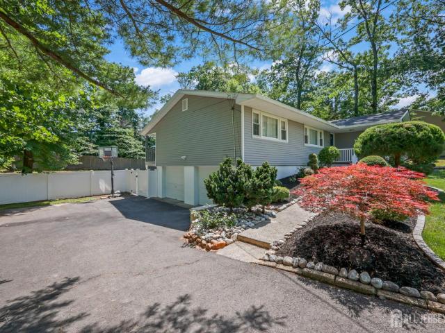 4 Andrew Place