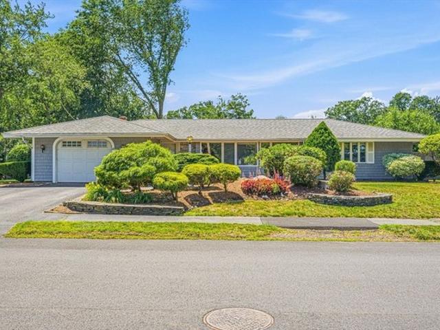 4 Antrim Rd, Peabody, MA 01960