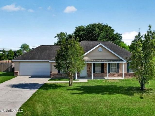 4 Arbor Bend Dr, Picayune, MS 39466