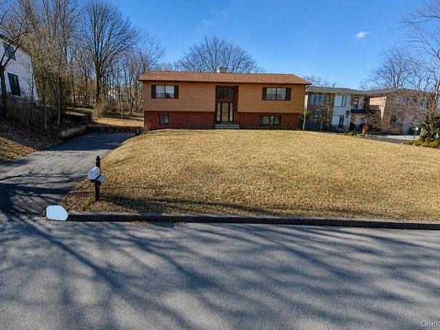 4 Arlington Dr, Monroe, NY 10950
