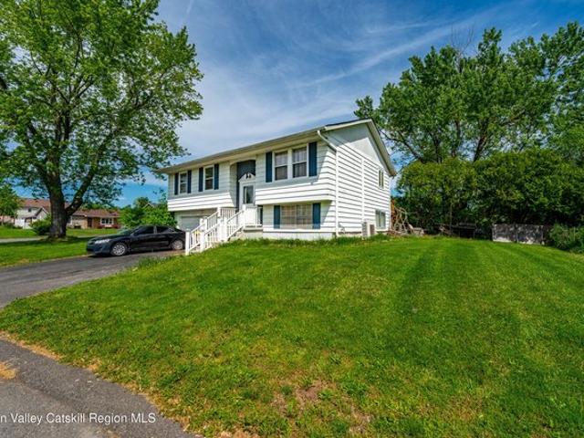 4 Arthur Ave, Hudson, NY 12534