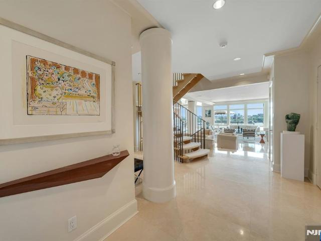 4 Ascot Way