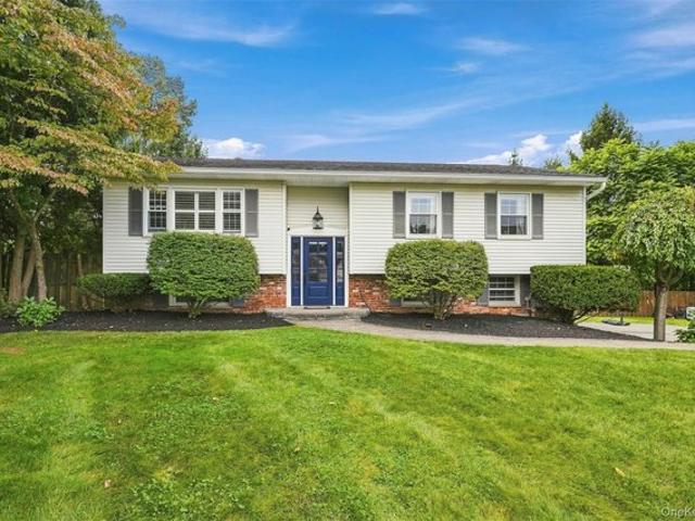 4 Aspen Ct, Wappingers Falls, NY 12590