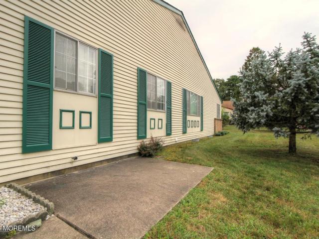 4 B Ivy St, Unit 52, Whiting, NJ 08759 | MLS #22602 | Compass