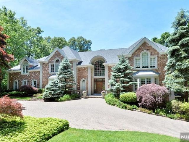 4 Baldwin Rd, Saddle River, NJ 07458