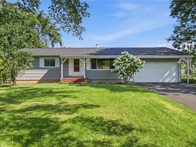 4 Bambi Ln, Rochester, NY 14624