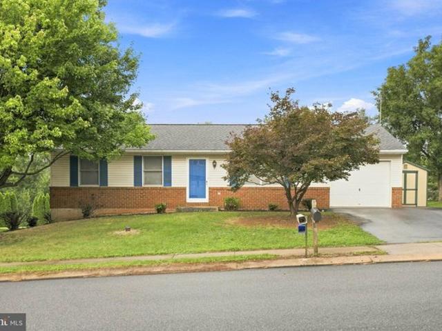 4 Barnhill Rd, Denver, PA 17517