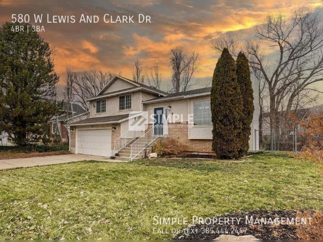 4 BD Creekside Home in Centerville!
