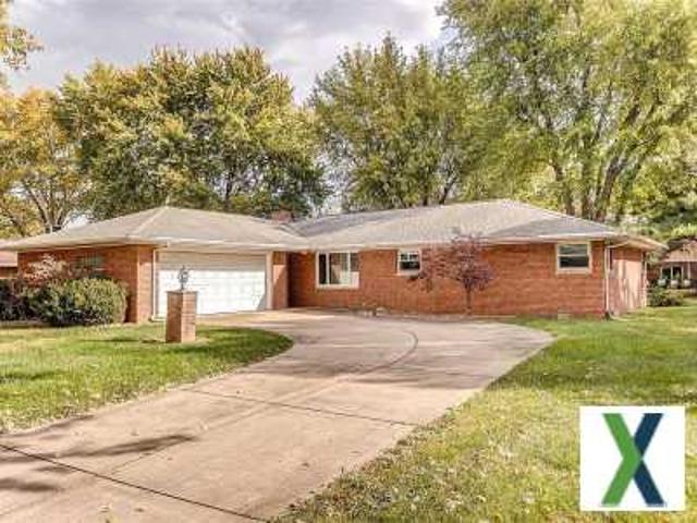 4 bd, 2 ba, 1245 sqft Home for sale Fairview Heights, Illinois