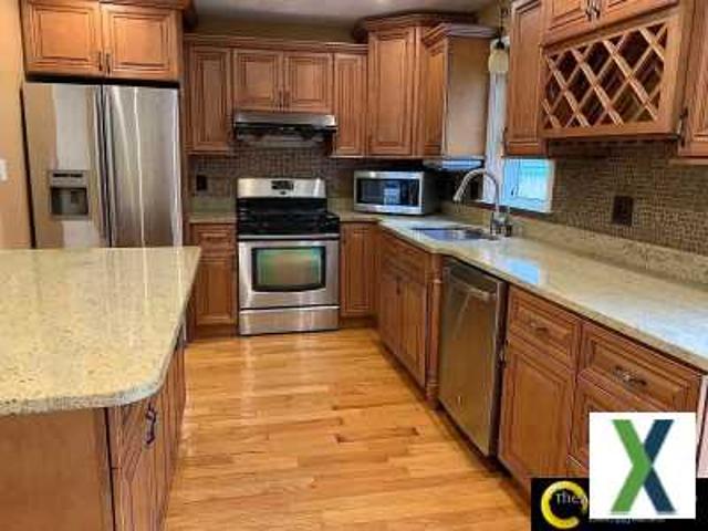 4 bd, 2 ba, 1400 sqft Townhome for rent Winchester, Massachusetts