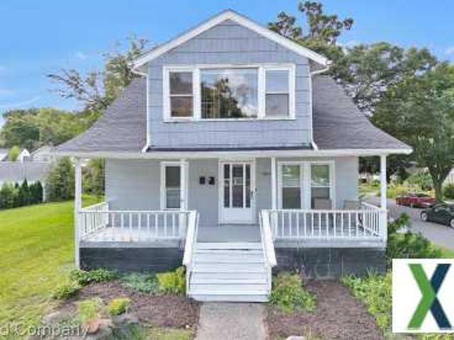 4 bd, 2 ba, 1683 sqft Home for sale Ferndale, Michigan