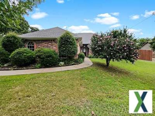 4 bd, 2 ba, 2404 sqft Home for sale Colleyville, Texas