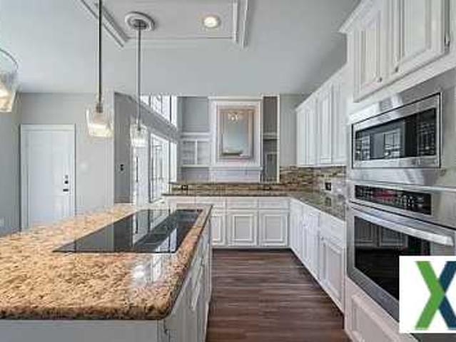 3 bd, 3 ba, 2415 sqft House for rent Hope Mills, North Carolina
