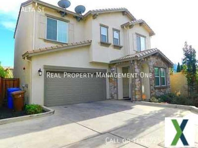 4 bd, 3 ba, 3135 sqft Home for rent Brentwood, California