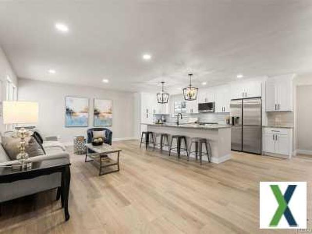 4 bd, 3 ba, 3138 sqft Home for sale Columbine, Colorado