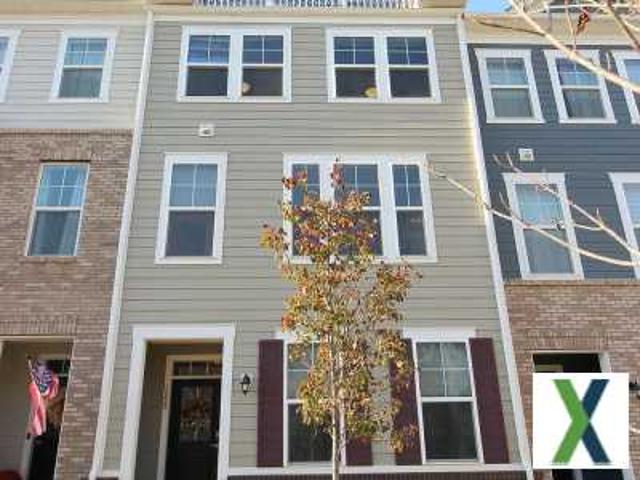 4 bd, 4 ba, 2734 sqft Townhome for rent Cherry Hill, Virginia