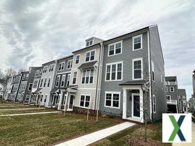4 bd, 4 ba, 2832 sqft Townhome for rent Cherry Hill, Virginia