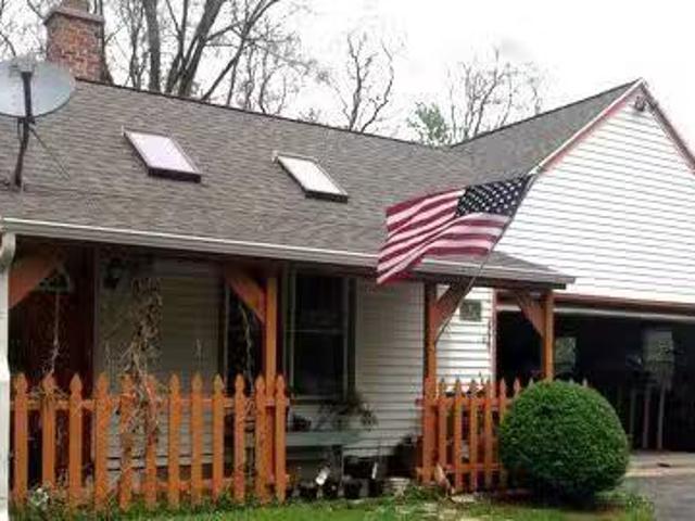 4 Bdrm/2 Bath in Pell Lake LARGE YARD! N1232 Phlox Dr