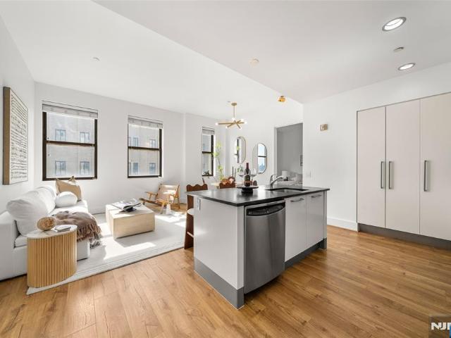 4 Beacon Way # 1410