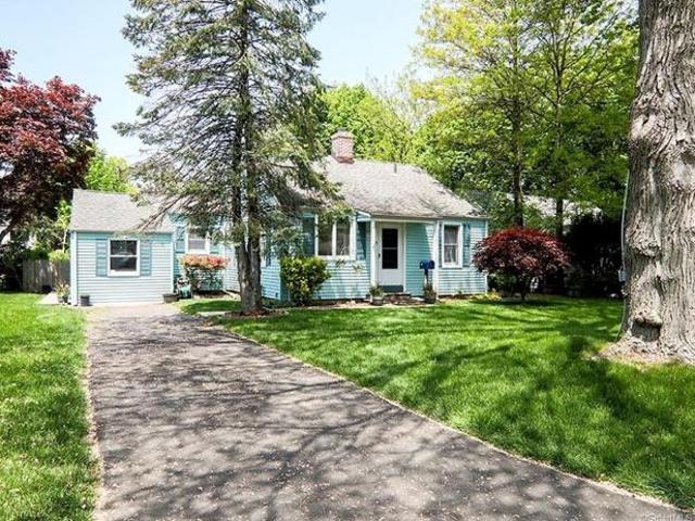 4 Beauford Rd, Norwalk, CT 06854