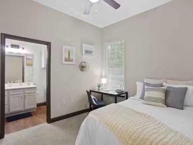 4 Bed 4 Bath