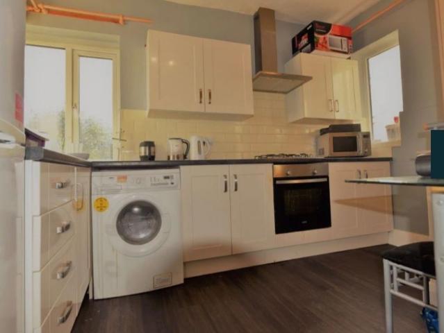 4 Bed 7a St Chads Drive, Headingley, Leeds LS6 3PZ Student