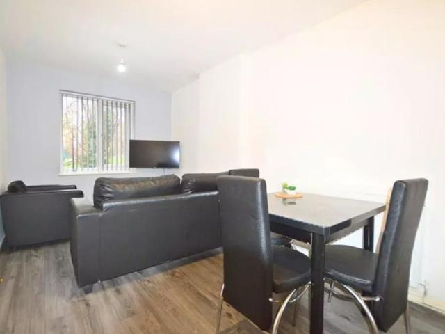 4 Bed 1 Bath