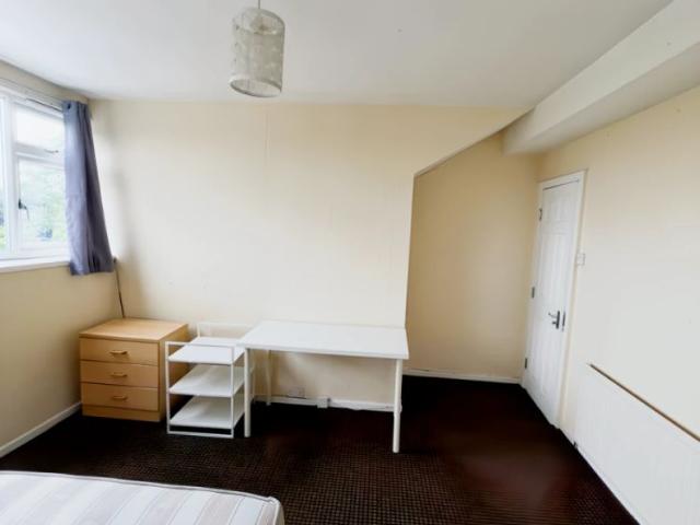 4 Bed 2 Bath