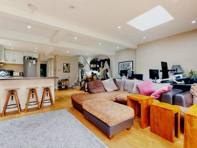 4 Bed / 2 Bath