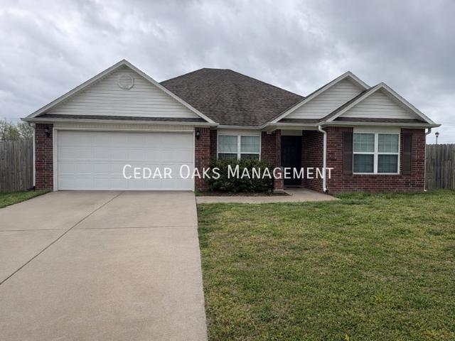 4 Bedroom Prairie Grove Home with Fenced Yard