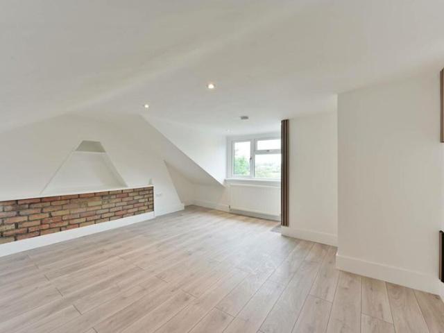4 Bed 2 Bath flat on Haydons Road, Wimbledon, SW19